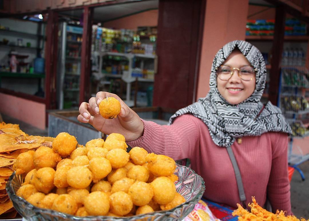 Apapun Minumnya, Camilannya Tetap Sala Lauak