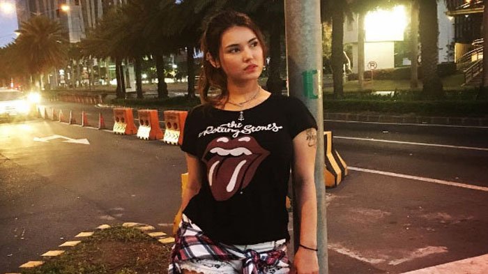 Pose Seksi di Bali, Maria Ozawa : Halo Bosku