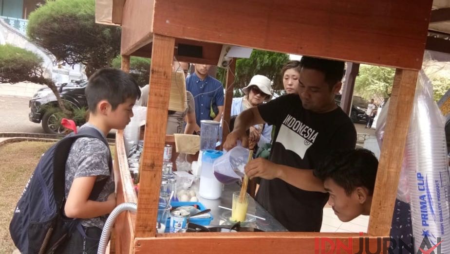 Nikmati Lopek Bugi, Kue Asidah Hingga Teh Telor Anjungan Riau TMII Jakarta