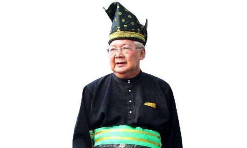 Almarhum H Tenas Effendy Dianugerahi Bintang Mahaputera Nararya